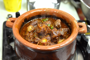 Hyderabadi Laziz Lamb Handi: A Regal Feast - Freshtohome Blog